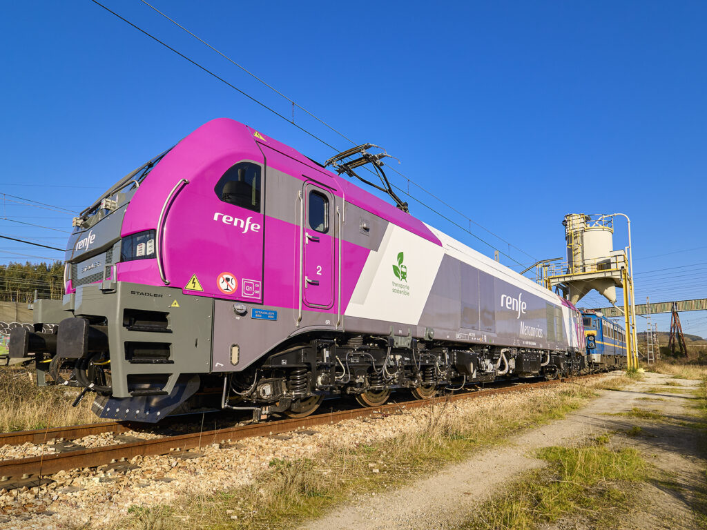 Primer viaje comercial de las nuevas locomotoras ‘Cero CO2’ de Renfe ...