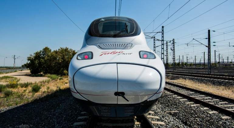 Talgo transformará trece trenes hotel de Renfe en desuso en nuevos AVE ...