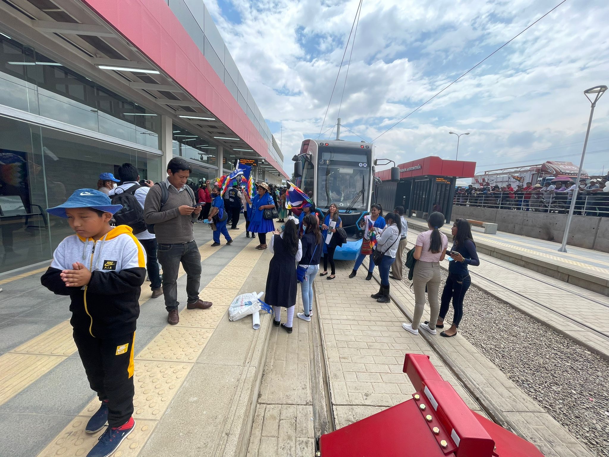 Cochabamba tiene su Tren Metropolitano | Rieles Multimedio