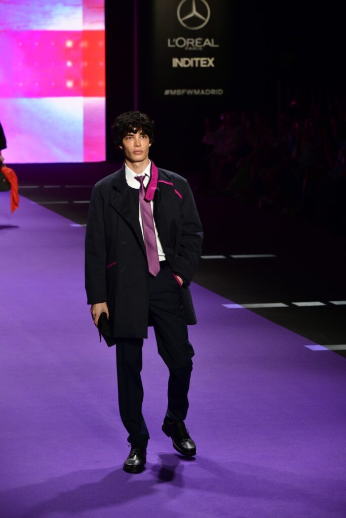 Comunidad de Madrid: Renfe presenta sus nuevos uniformes diseñados por ...